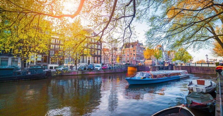 Amsterdam Family Friendly Historical Walking Tour - Exploring the Itinerary in Detail