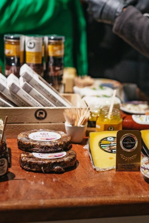 Amsterdam: Food and Culture Walking Tour with Tastings - Tasting the Best of Dutch Cuisine