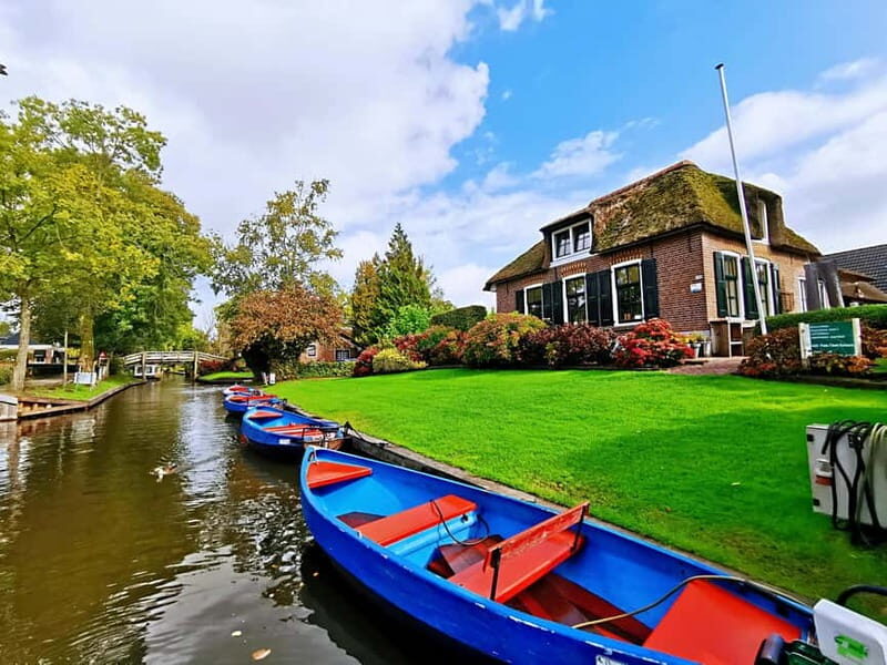 Amsterdam: Giethoorn, Afsluitdijk and Zaanse Schans Day Trip - Authenticity and Practicality
