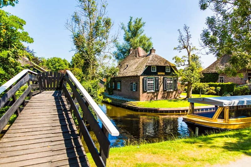 Amsterdam: Giethoorn Tour with Boat Ride & Afsluitdijk Visit - A Deep Dive into the Experience