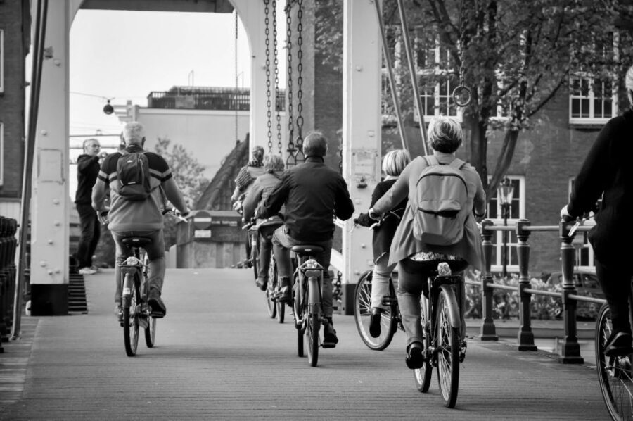 Amsterdam: Guided City Bike Tour in French - Why This Tour Delivers Great Value