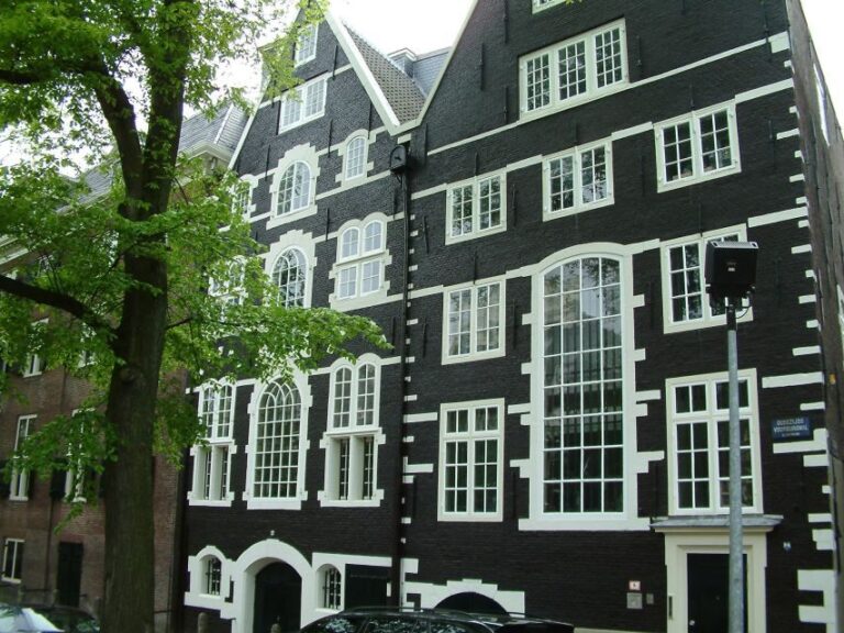 Amsterdam Old City Private Walking Tour - What to Expect During the Tour
