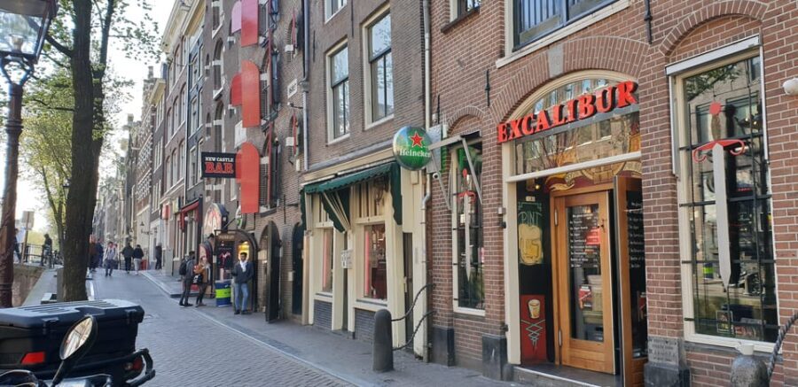 Amsterdam: Private Red Light District Tour in Spanish - Exploring the Itinerary in Detail
