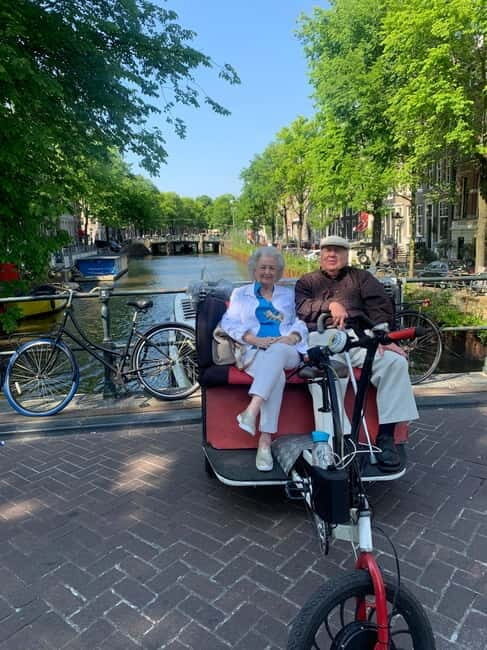 Amsterdam: Private Rickshaw Tour with Local Guide - Discovering Amsterdam from a Rickshaw