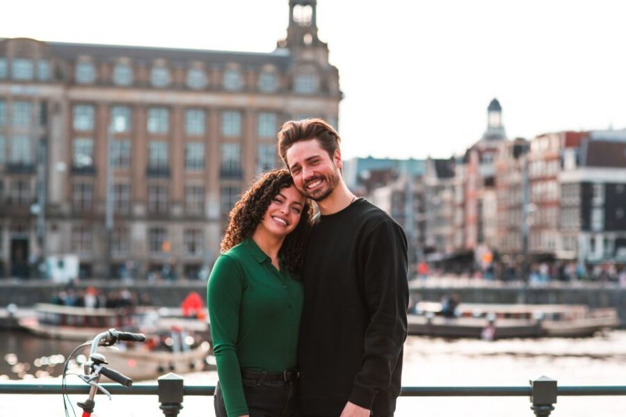 Amsterdam: Professional photoshoot at Centraal Station - Detailed Breakdown of the Itinerary