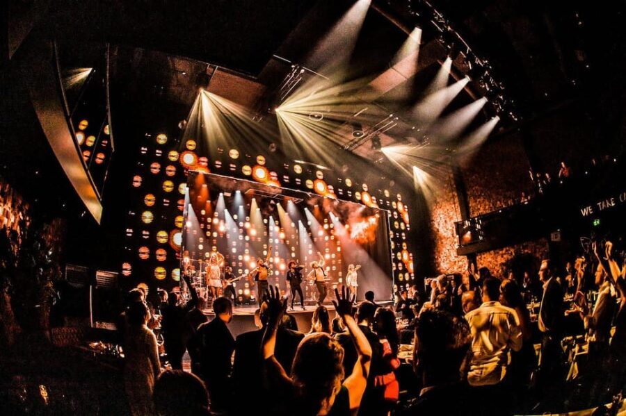 Amsterdam: VEGAS Dinner Show with 3-Course Sharing Menu - The Dining Experience: Sharing, Signature Dishes, and Drinks