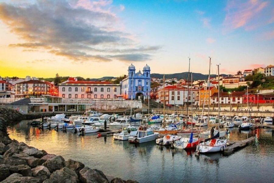 Angra do Heroísmo: Walking Tour with Local Pastry and Coffee - Inside the Capitães Generais Palace