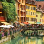 Annecy: Express Walk with a Local in 60 minutes - Why the Small Group Matters