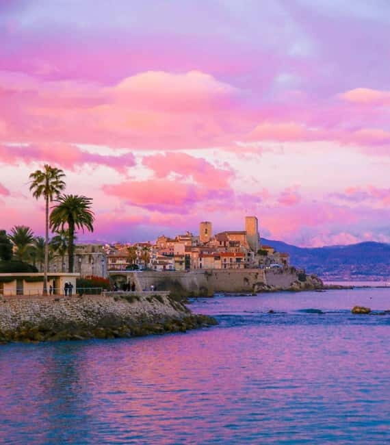 Antibes: Chic & Seek Shopping Tour with Coffee & Pastry - Detailed Breakdown of the Experience