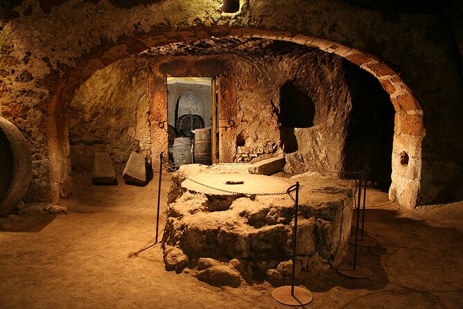 Aperitif in front of the Duomo and Orvieto Underground Caves tour - Introduction