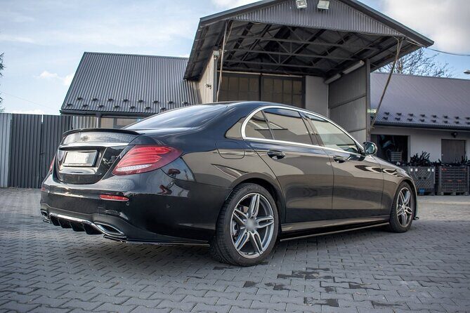 Arrival Transfer from Frankfurt Airport FRA to Frankfurt by Sedan - Dependability in Every Detail