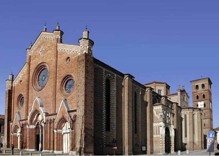 Asti: Taste Local Delicacies & Sample Wines on a Guided Tour - The Heart of the Tour: Piazza San Secondo and the Collegiate Church
