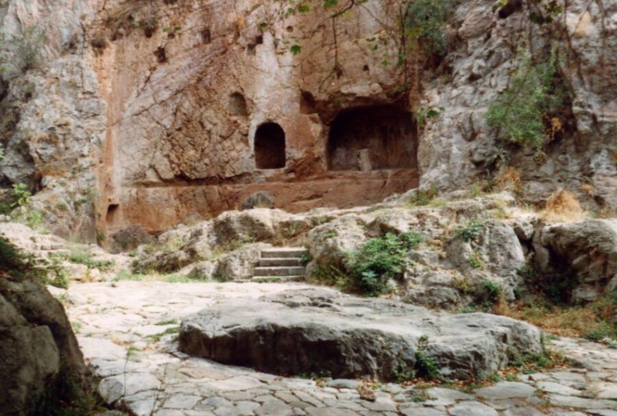 Athens: Delphi, Corycian Cave, and 300 Battlefield Day Trip - Practical Considerations