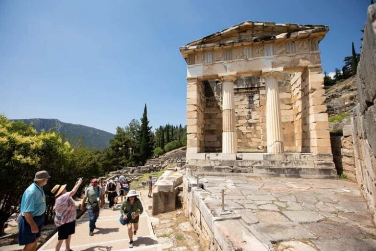 Athens: Delphi Day Tour with Museum & Arachova Village Visit