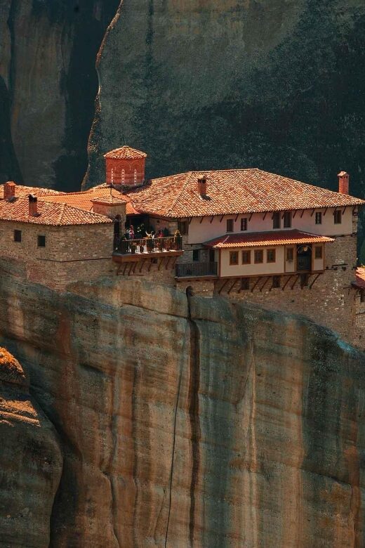 Athens : Delphi - Meteora - Thermopulae 2 day tour ! - Day 1: From Athens to Delphi and Meteora