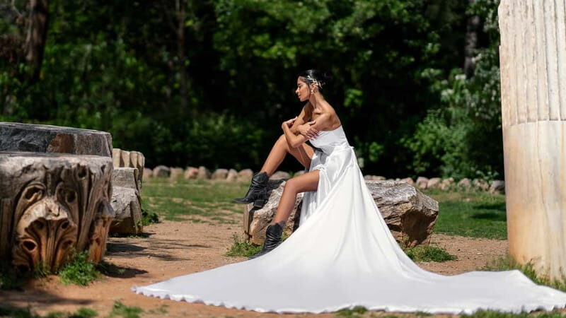 Athens: Flying Dress Photo © Photoshoot "Express package" - The Locations: Iconic Backdrops to Elevate Your Photos
