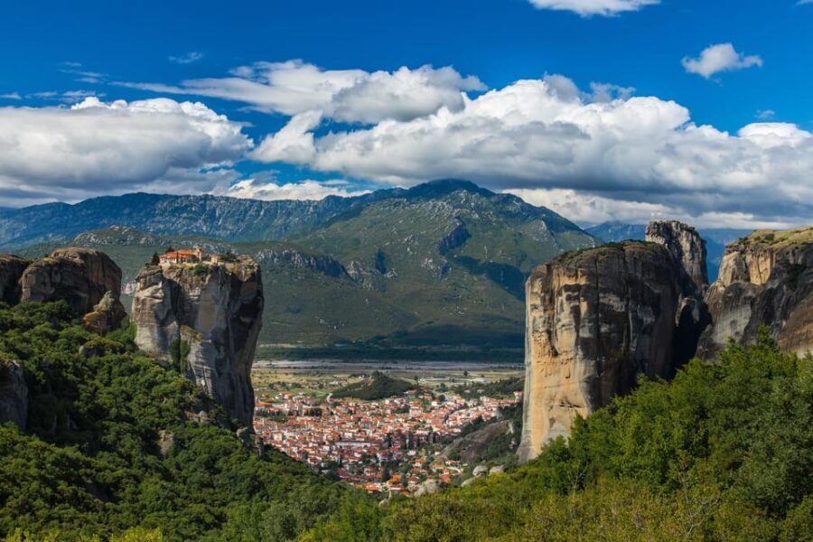 Athens: Meteora Daytrip by train with optional lunch - Key Points