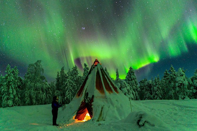Auroras in Saariselkä  Northern Lights Photo Tour by Car and on Foot - Key Points