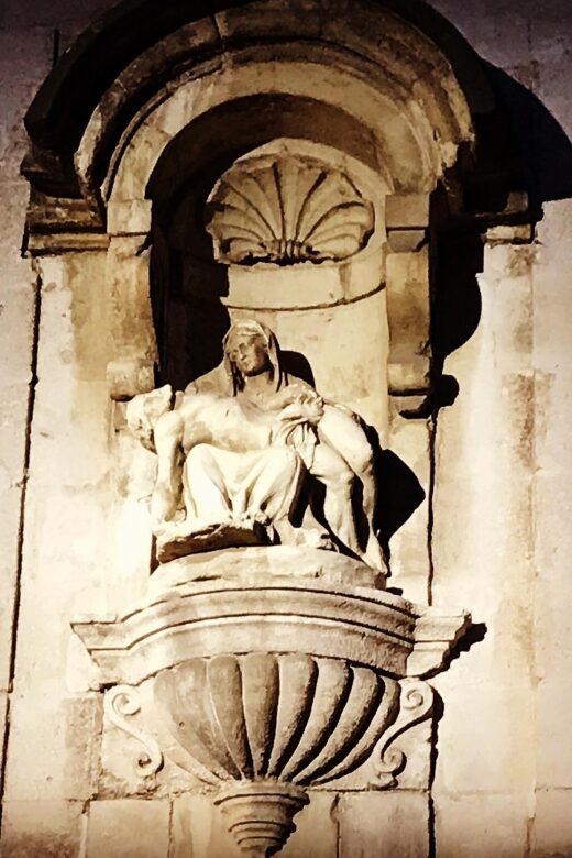Avignon: The Night Amble Between Bourgeois and Christians - What to Expect from the Experience
