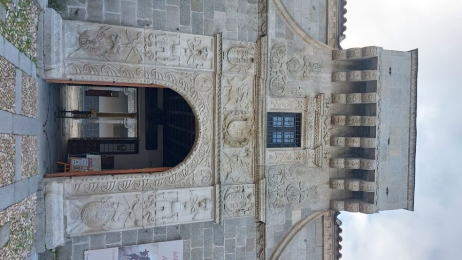 Ávila: Tour privado por Murallas y Casco Histórico - Key Points