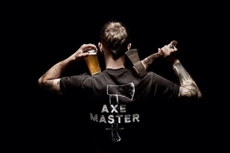 AXE THROWING EXPERIENCE IN ANTWERP - What to Expect During Your Session