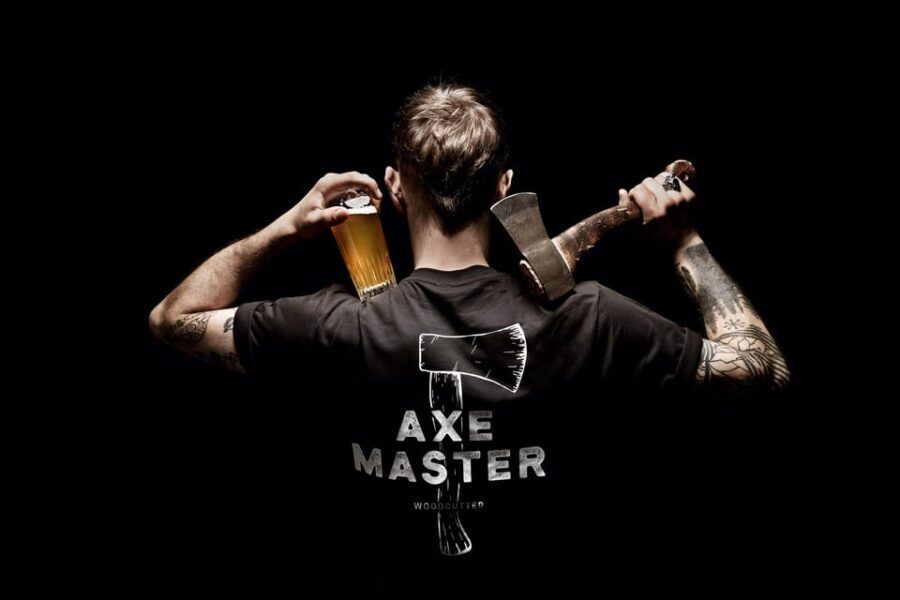 AXE THROWING EXPERIENCE IN BERLIN - What Makes This Axe Throwing Experience Stand Out?