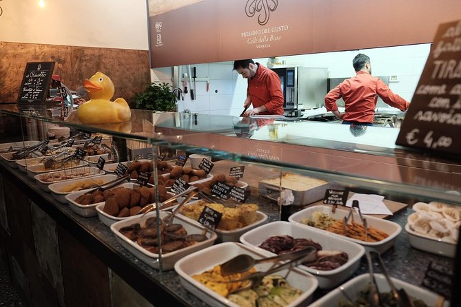 Bacaro tour unblended: a pure Venice experience for foodies - Discovering Venice Through Its Bacari: A Genuine Foodie Experience