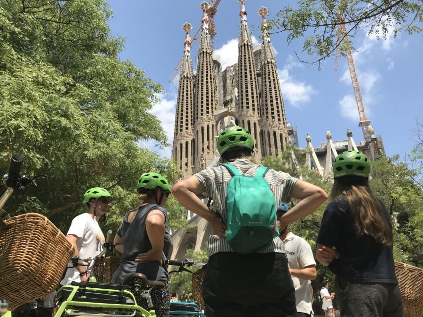 Barcelona: 2.5-Hour Bike or E-Bike Historical Tour - Exploring the Parc de la Ciutadella