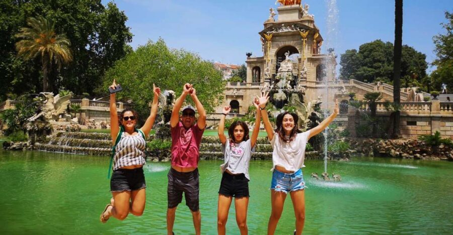 Barcelona: 2-Hour Private City Highlights Kickstart Tour - The Experience: Guides, Landmarks, and Atmosphere