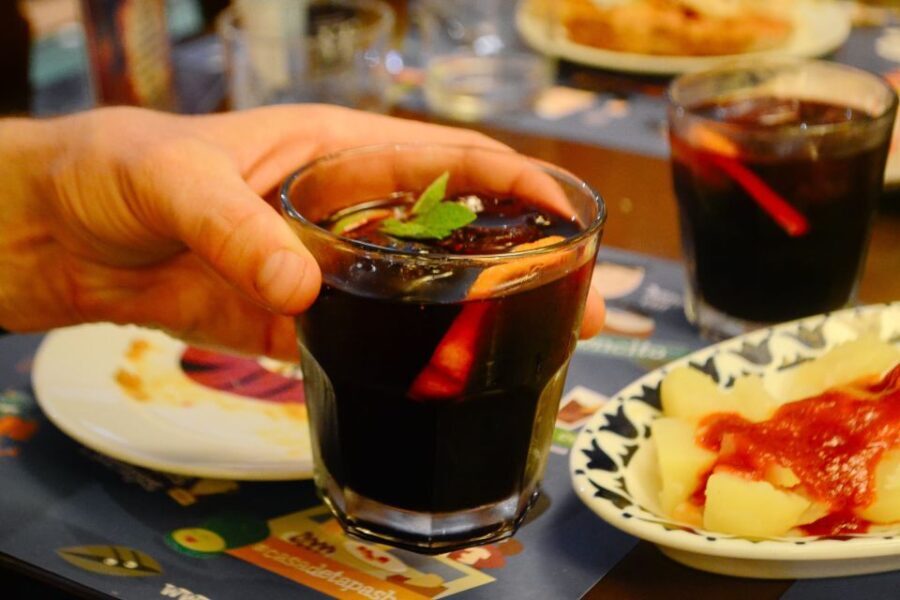 Barcelona Bike Tour by Night with Cava - An Adventure into Barcelona’s Nightlife and Sights