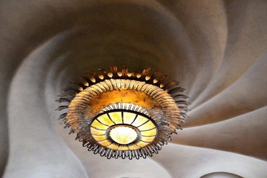 Barcelona: Casa Batlló, La Pedrera, & Chocolate Tasting Tour - A Sweet Interlude: Chocolate Tasting at an Exclusive Boutique