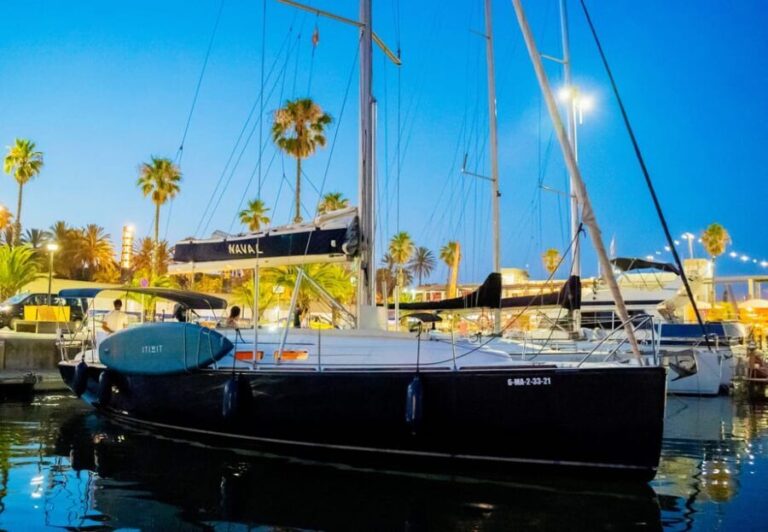 Barcelona: Cena Romántica y noche en camarote en velero - The Itinerary in Detail