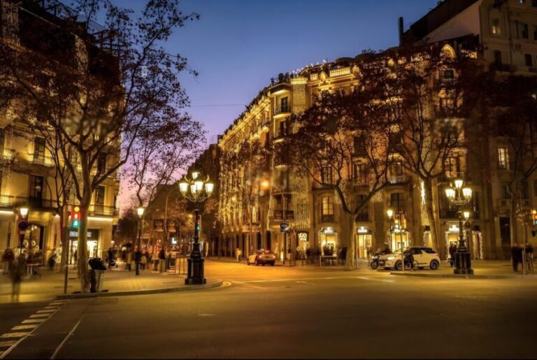 Barcelona: City Highlights Evening Walking Tour - What’s Included and Practical Tips