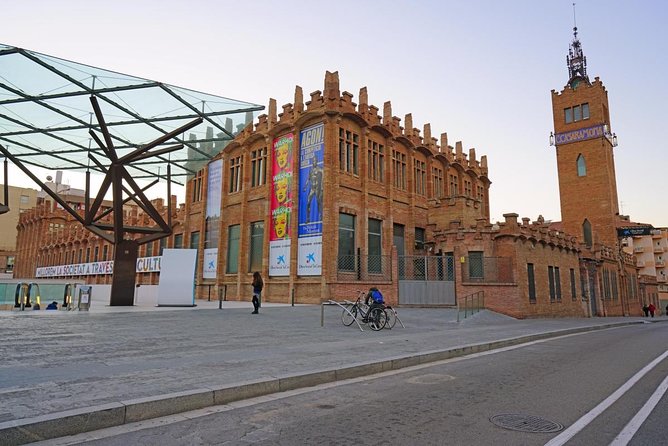 Barcelona City Tour Hop-On Hop-Off with Optional Boat - Key Points