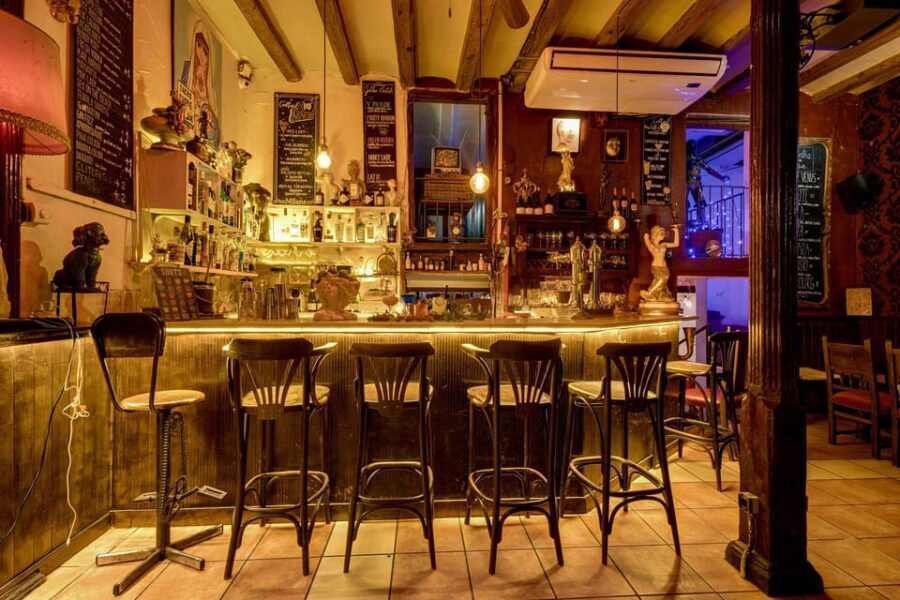 Barcelona: Cocktail Making Class with Tapas - The Experience in Detail