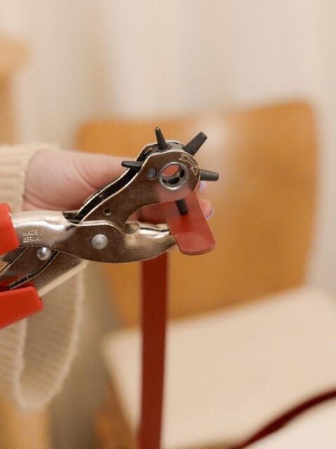 Barcelona: Craft your own leather bag, Hands-On workshop - Discovering the Leather Craft Workshop in Barcelona
