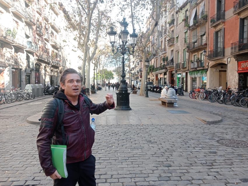 Barcelona: Curious Legends and Traditions of Old Town Tour - Key Points