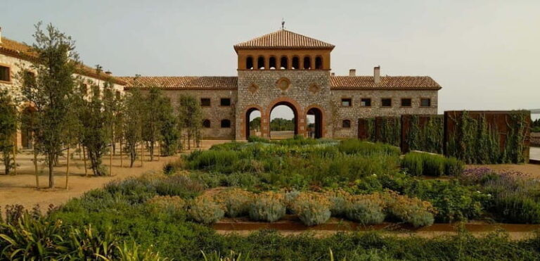 Barcelona: Dalí, Food & Wine Tour with Tastings - What You’ll Experience