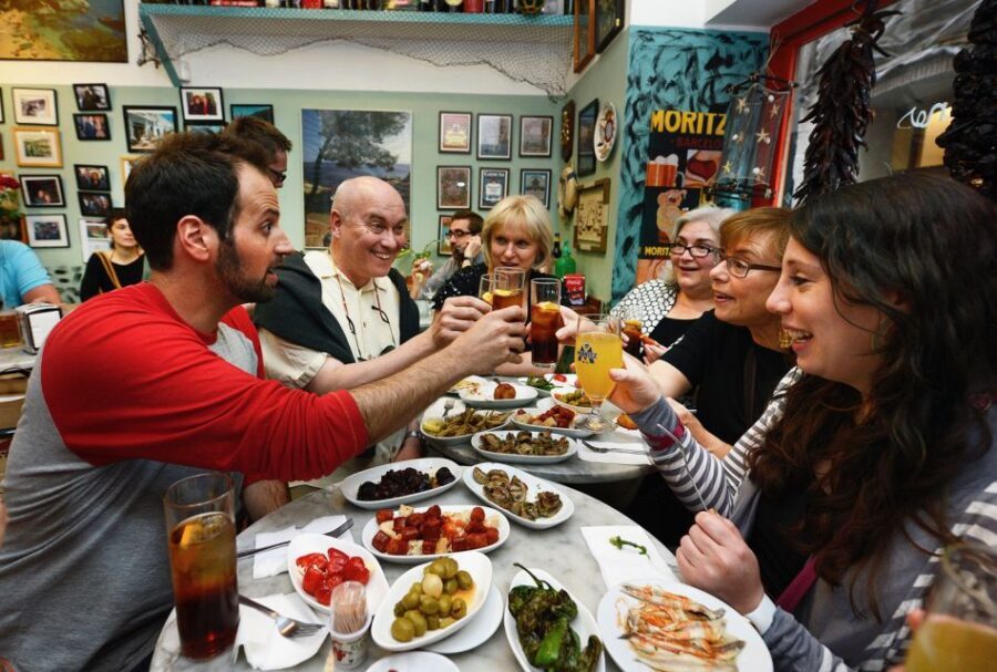 Barcelona: Evening Tapas Tour in the Gothic Quarter - What’s Included and How the Tour Unfolds