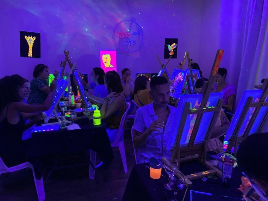 Barcelona: Fluorescent Paint and Wine Workshop - Authenticity and Reviews