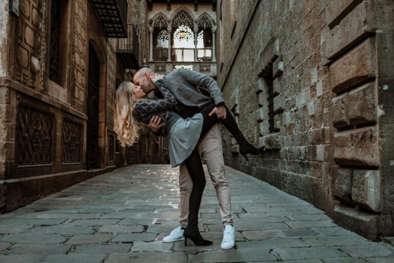 Barcelona: Gothic Quarter Cinematic Photoshoot and Guide - Why Choose the Gothic Quarter Photoshoot?