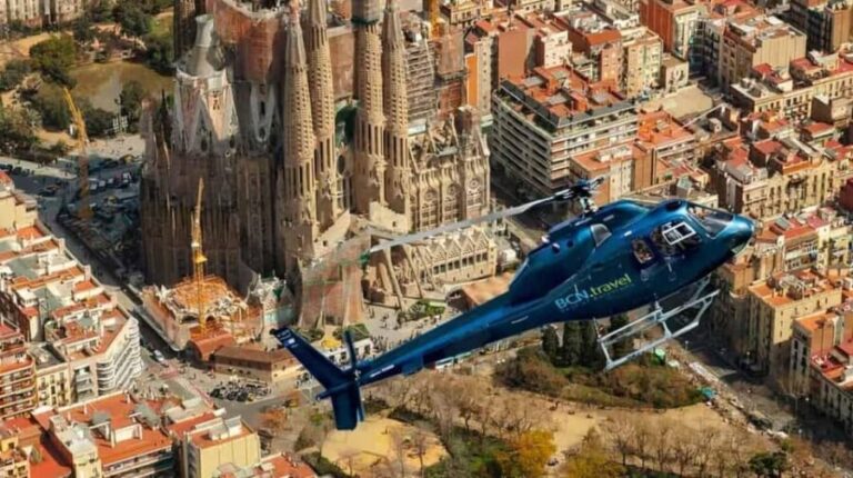 Barcelona: Helicopter Tour - The Highlights of Barcelona from the Air