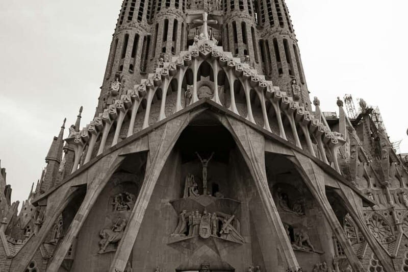 Barcelona: La Sagrada Familia Skip-the-Line Guided Tour - Detailed Breakdown of the Tour