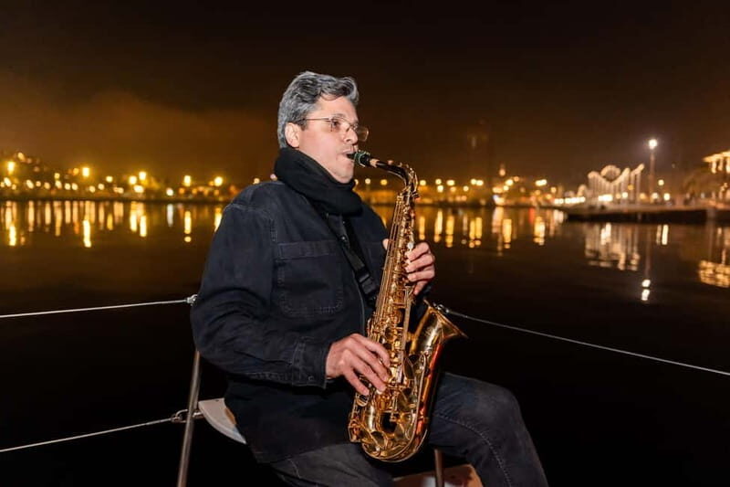 Barcelona: Night Cruise with Live Saxophone & Drink - What Makes This Cruise Stand Out?