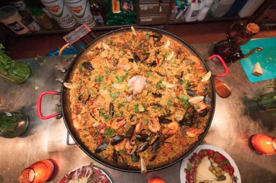 Barcelona: Paella Cooking Experience & Boqueria Market Tour - Itinerary Breakdown: A Closer Look