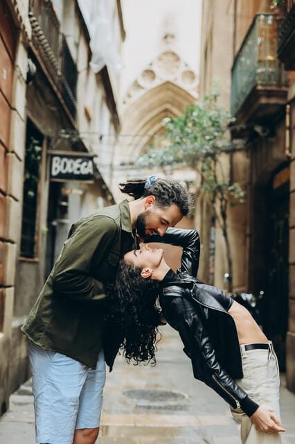 Barcelona: Photoshoot Tour Old Town, Gothic Quarter - What to Expect from the Photoshoot Tour