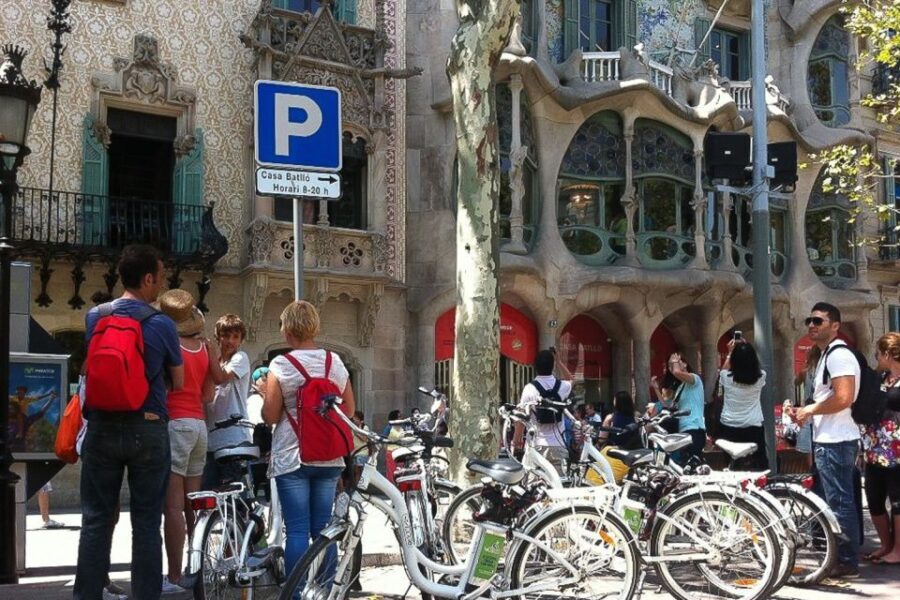 Barcelona: Private 5 Neighborhoods Tour by Electric Bike - The Itinerary in Detail