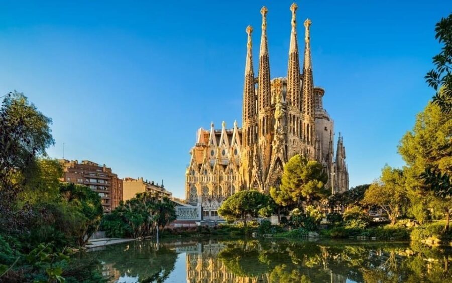 Barcelona: Private Half-Day Sightseeing Tour with a Local - What You Can Expect from This Tour