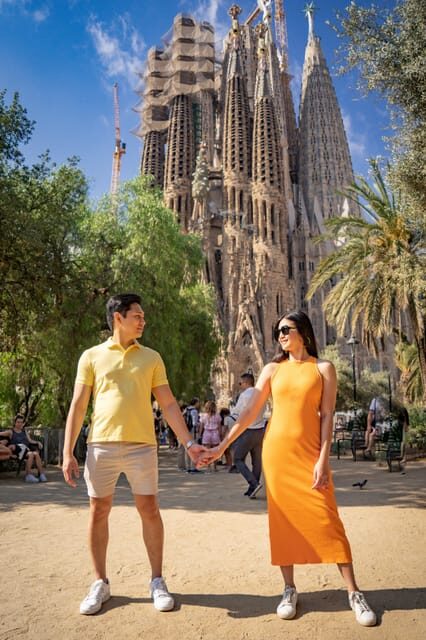 Barcelona: Professional Photoshoot Outside Sagrada Familia - The Itinerary: What to Expect at Each Stop