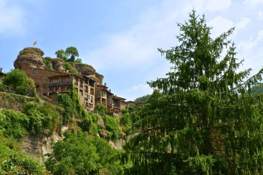 Barcelona: Pyrenees Villages and Trails Full-Day Tour - Hiking and Trail Views